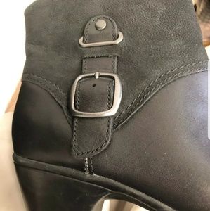 Clarks | Shoes | Clarks Ankle Bootie Black Leather Zip Sz9n | Poshmark